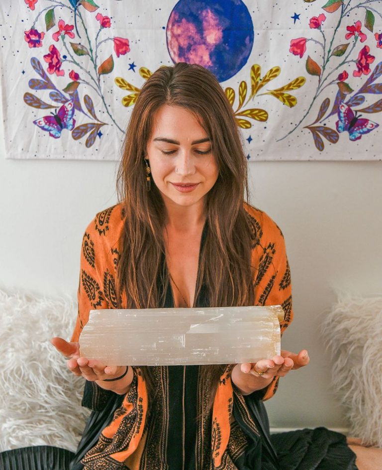 A Beginner's Guide to Cleansing Crystals | Individualogist.com